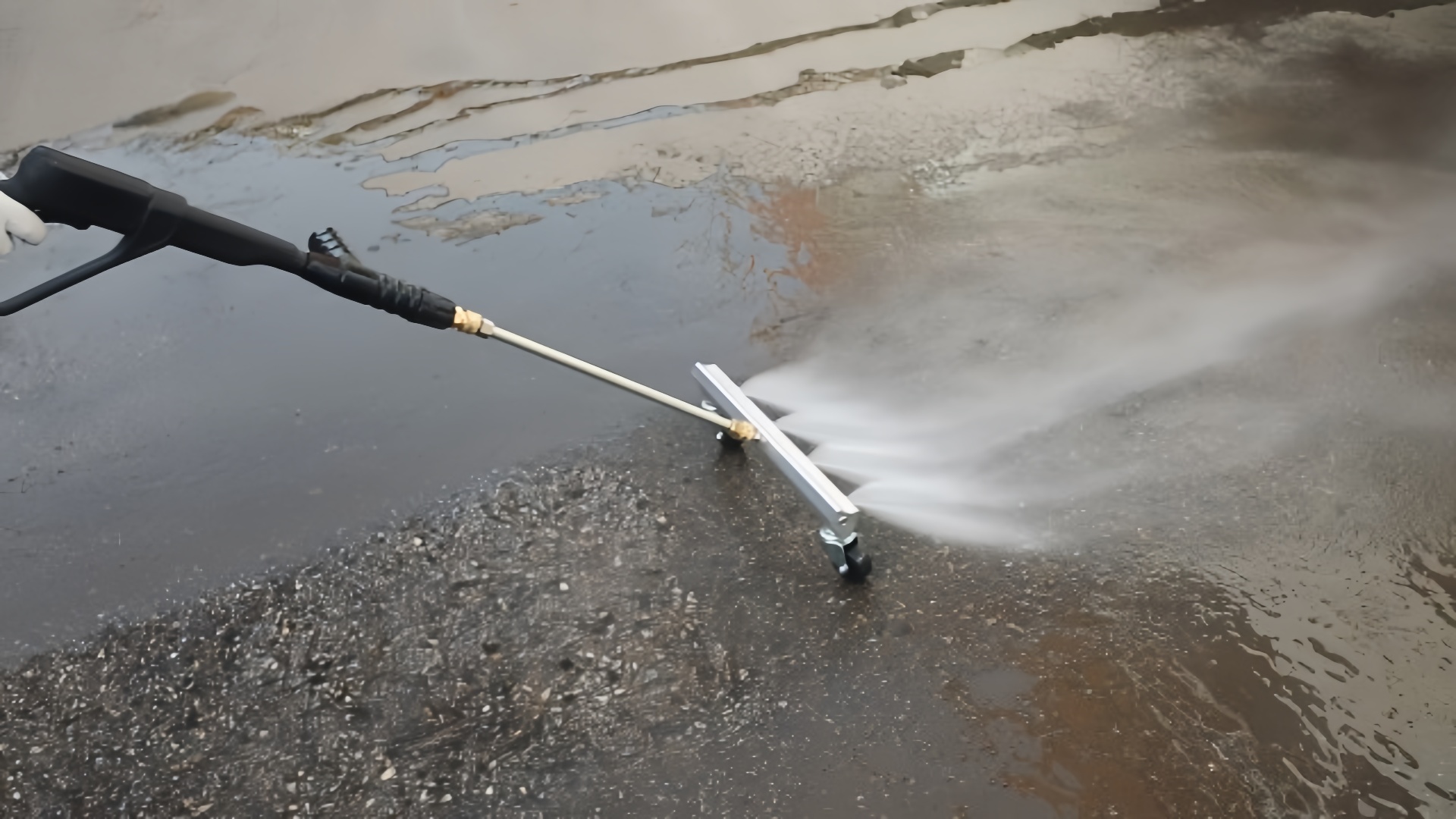 High-pressure waterjet concrete scabbling machine